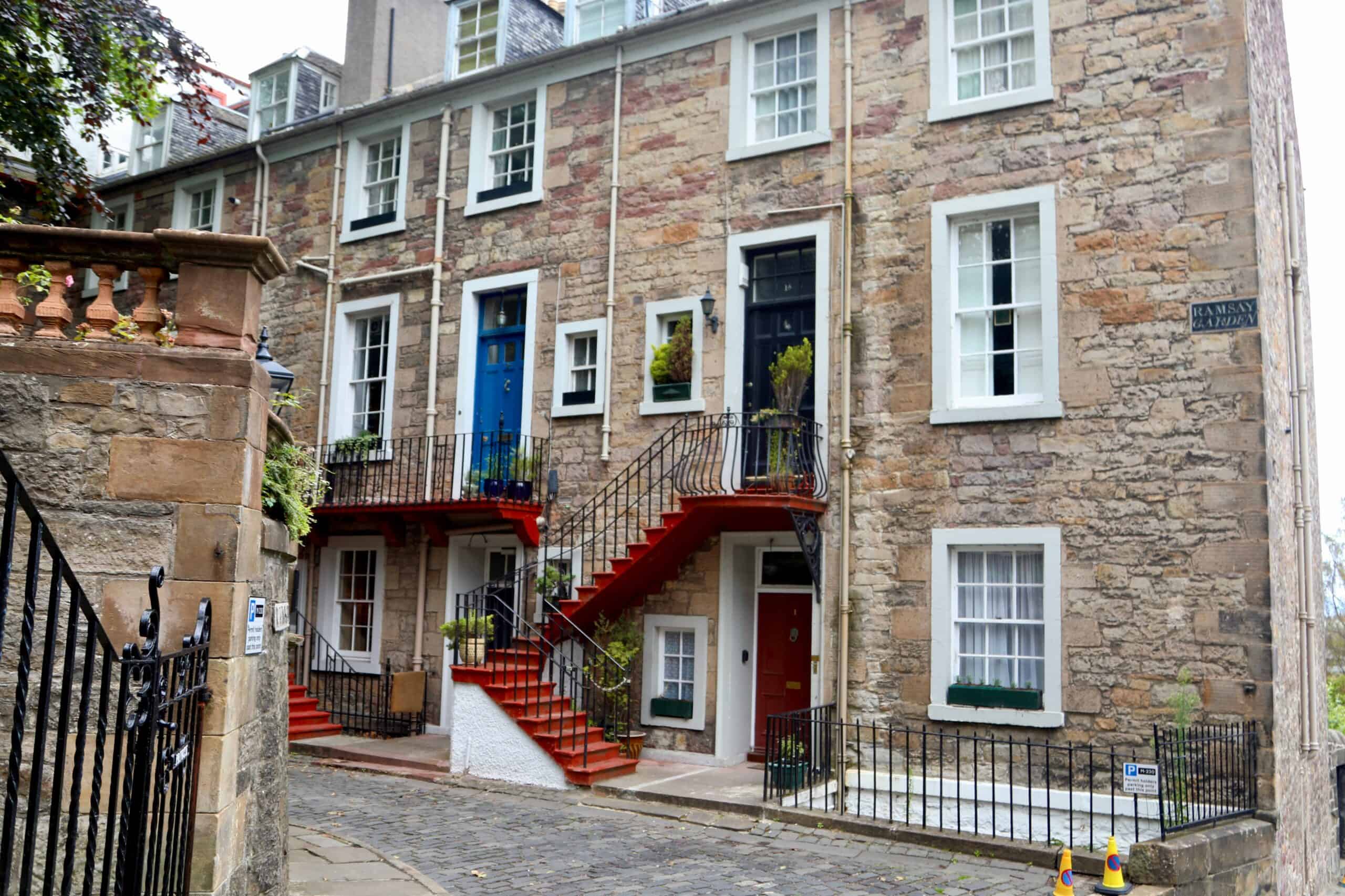 Warning Signs of Bowing Walls: What Should You Look For?